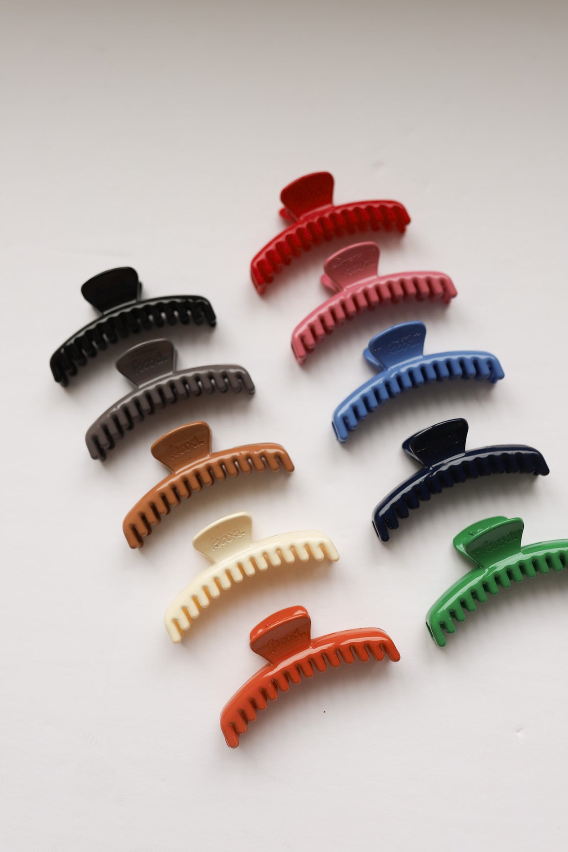 LAY DOWN CLAWS – KAXI.co